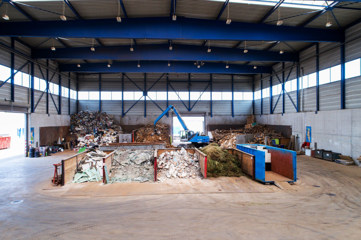 schlaepfer-halle-bagger-maschine » Loacker Recycling GmbH