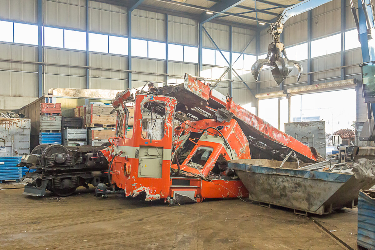 Verschrottung des BDe 4/4 7 ex Trogenerbahn » Loacker Recycling GmbH